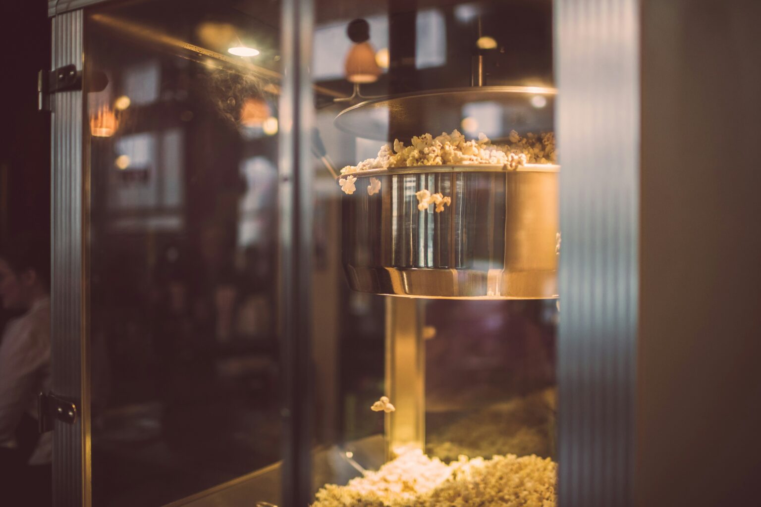How To Use a Popcorn Machine | Tips and Serving Size Chart - Reventals ...