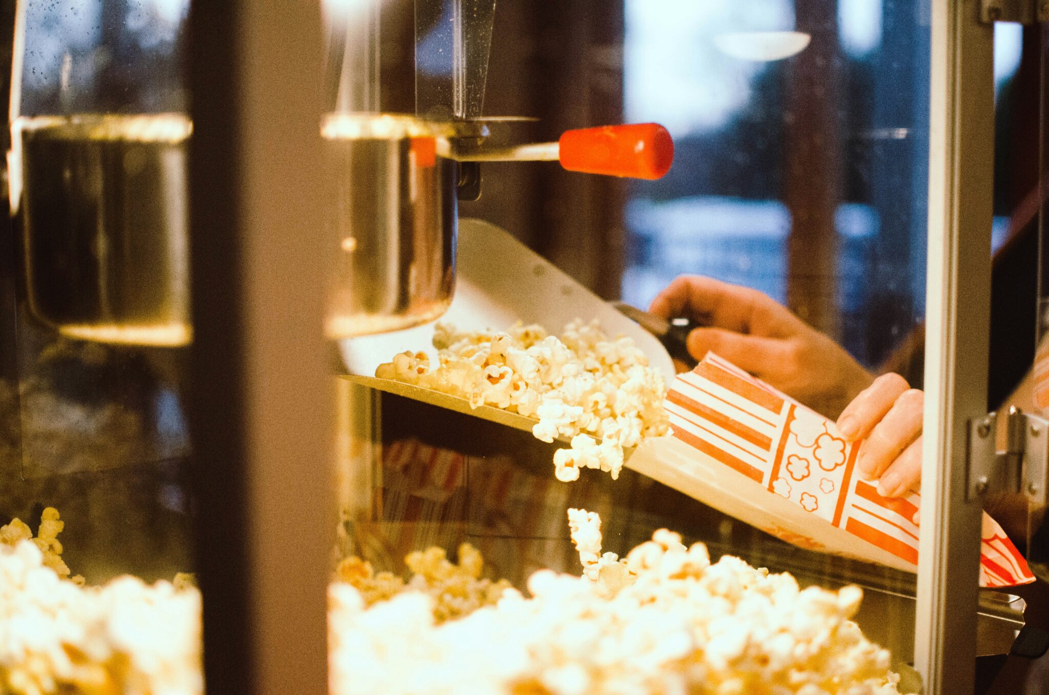 How To Use a Popcorn Machine | Tips and Serving Size Chart - Reventals ...